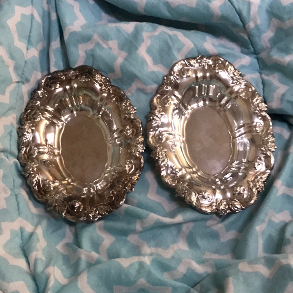 Kent Silversmiths 2 Silverplates - Gem